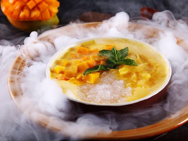 How does food grade dry ice work in catering industry